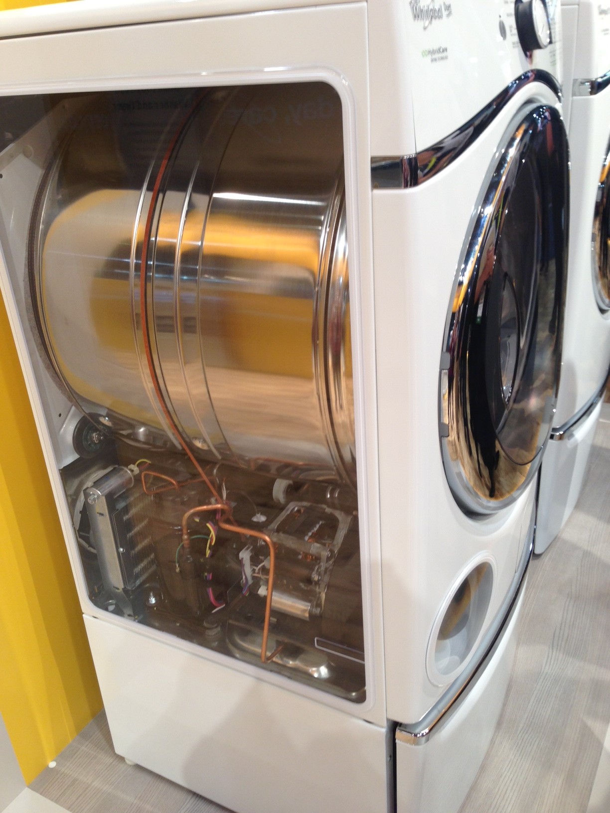 Laundry Gets the High-Tech Treatment at CES 2015