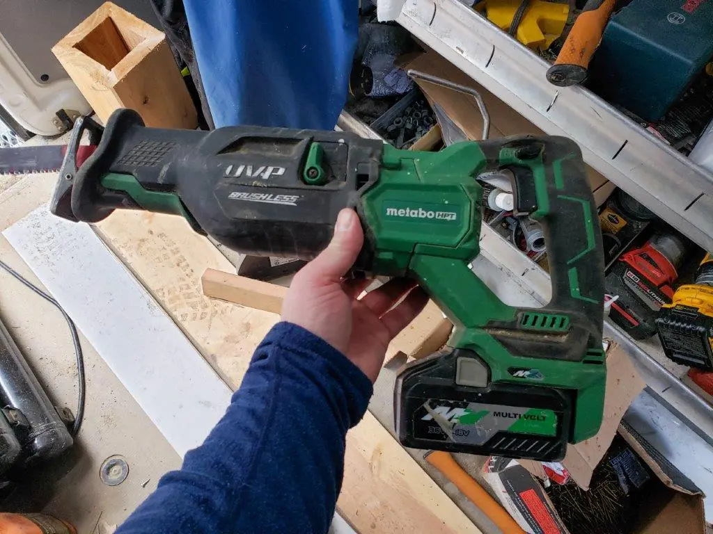 A Hybrid-powered Reciprocating Saw