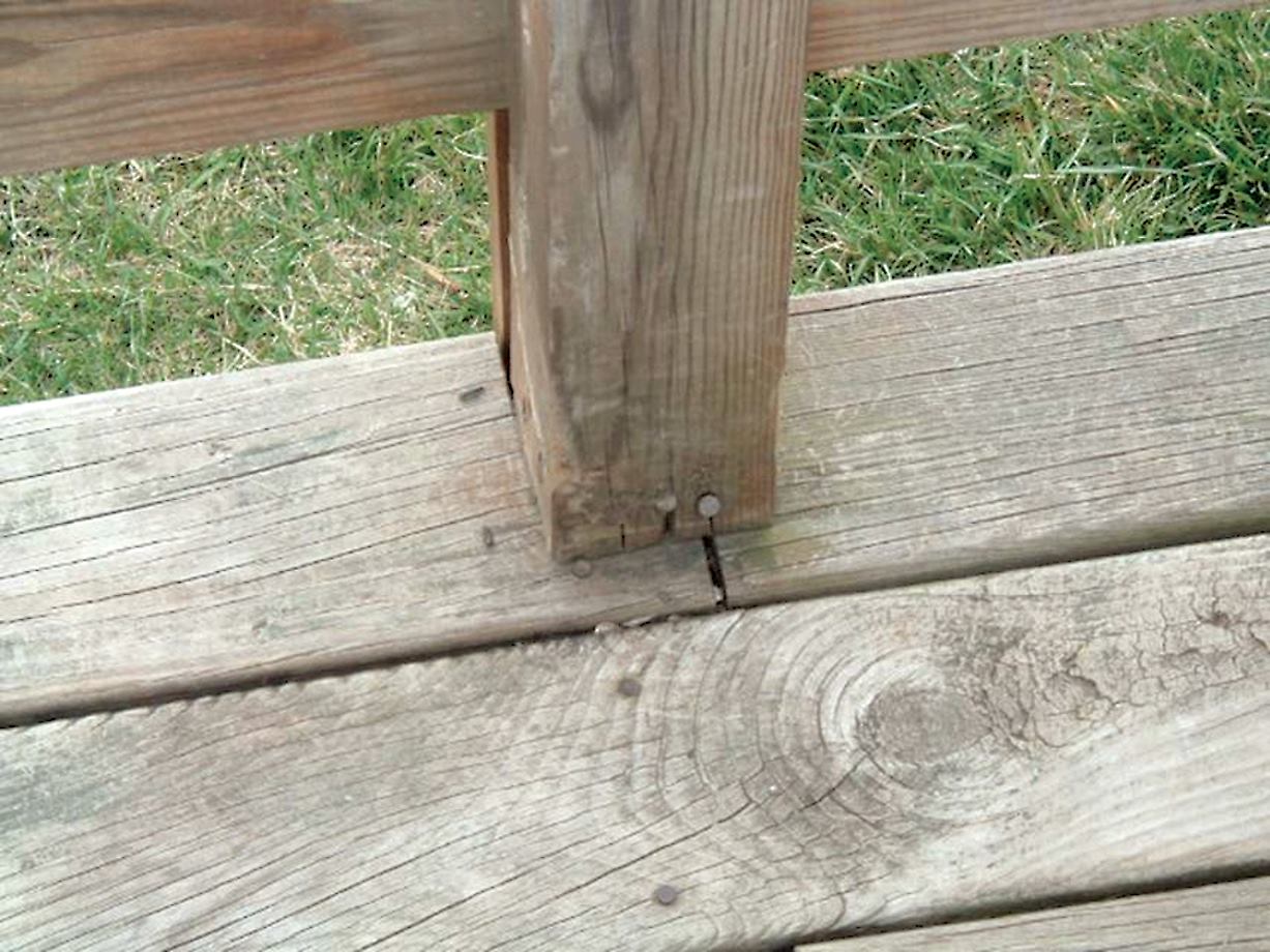 Strong Rail-Post Connections for Wooden Decks