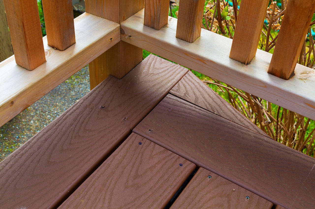 A Single Corner Post Detail for Fascia-Mounted Guard Posts