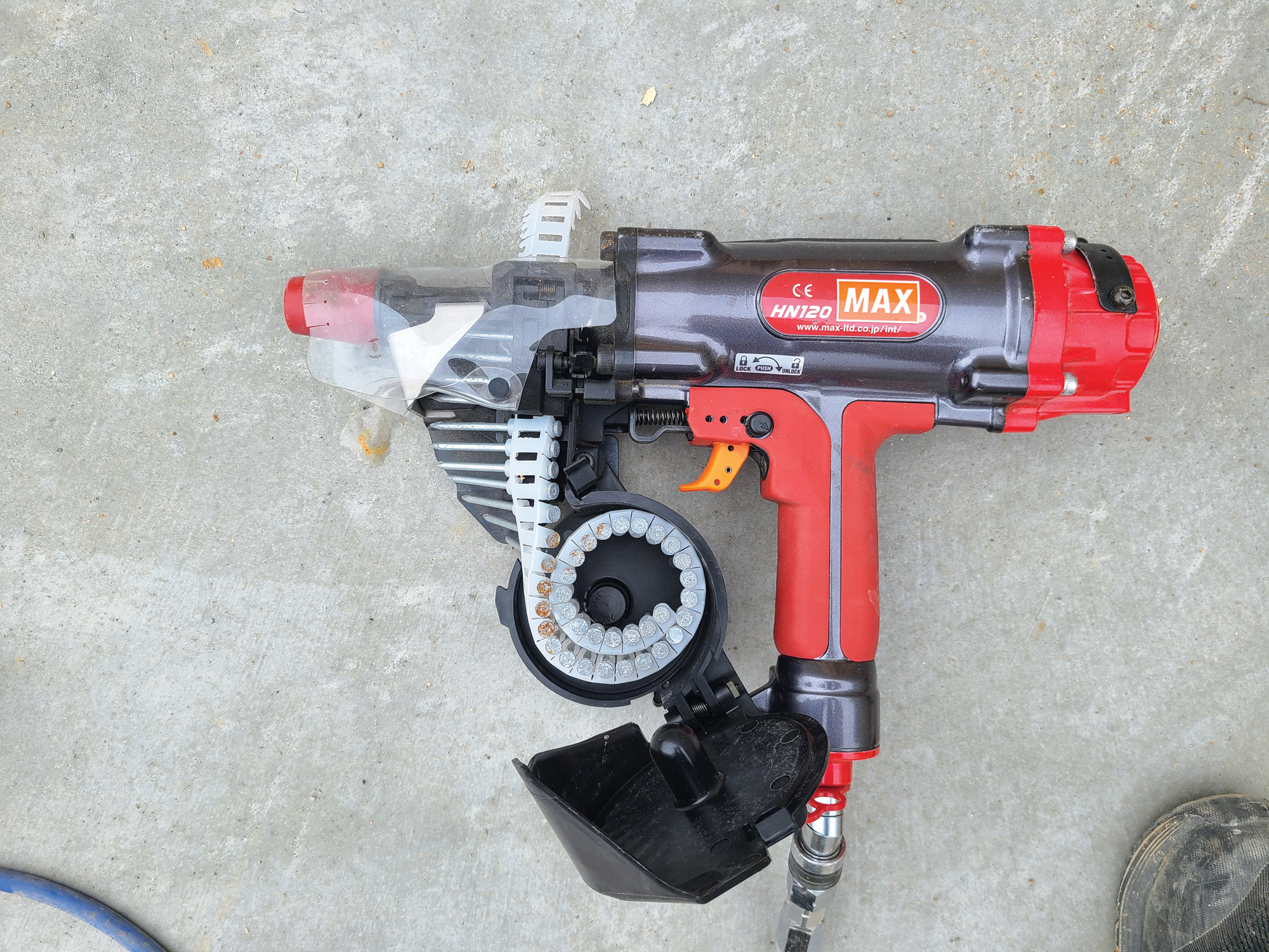 Max HN120 PowerLite High Pressure Concrete Pinner