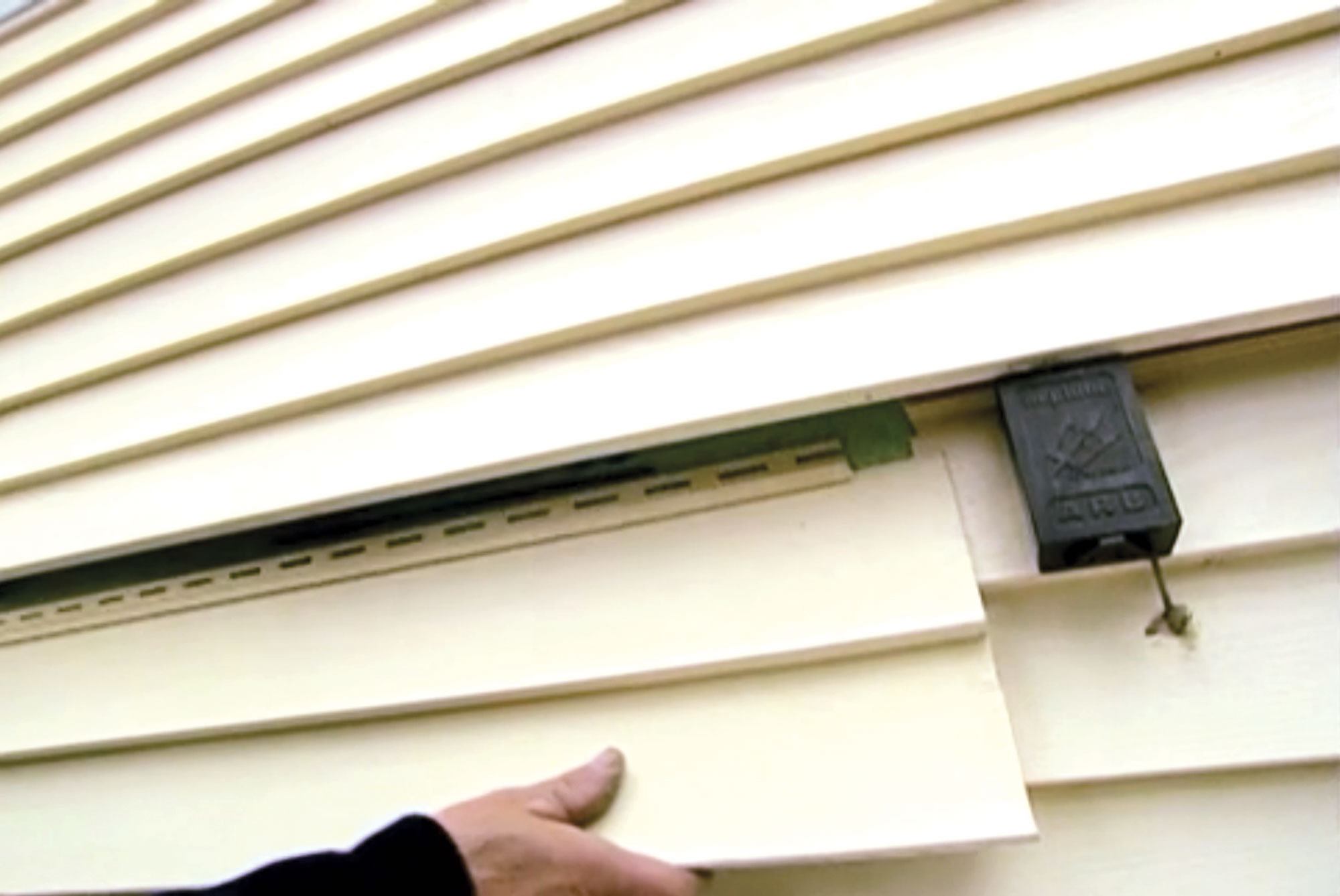Q&A: Removing Vinyl Siding