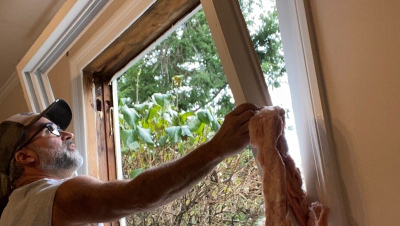 Designing Overhangs with the Sun in Mind